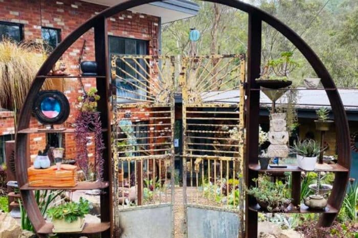 Feature Metal Garden Gates and Moon Gates