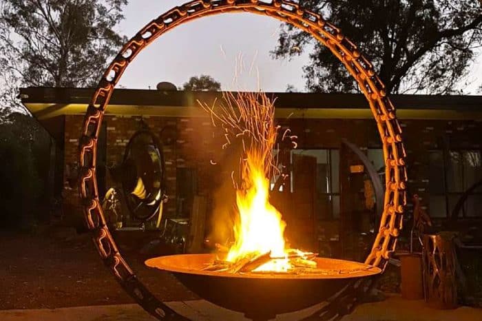 Upcycling Earthmoving Parts in Metal Sculpture